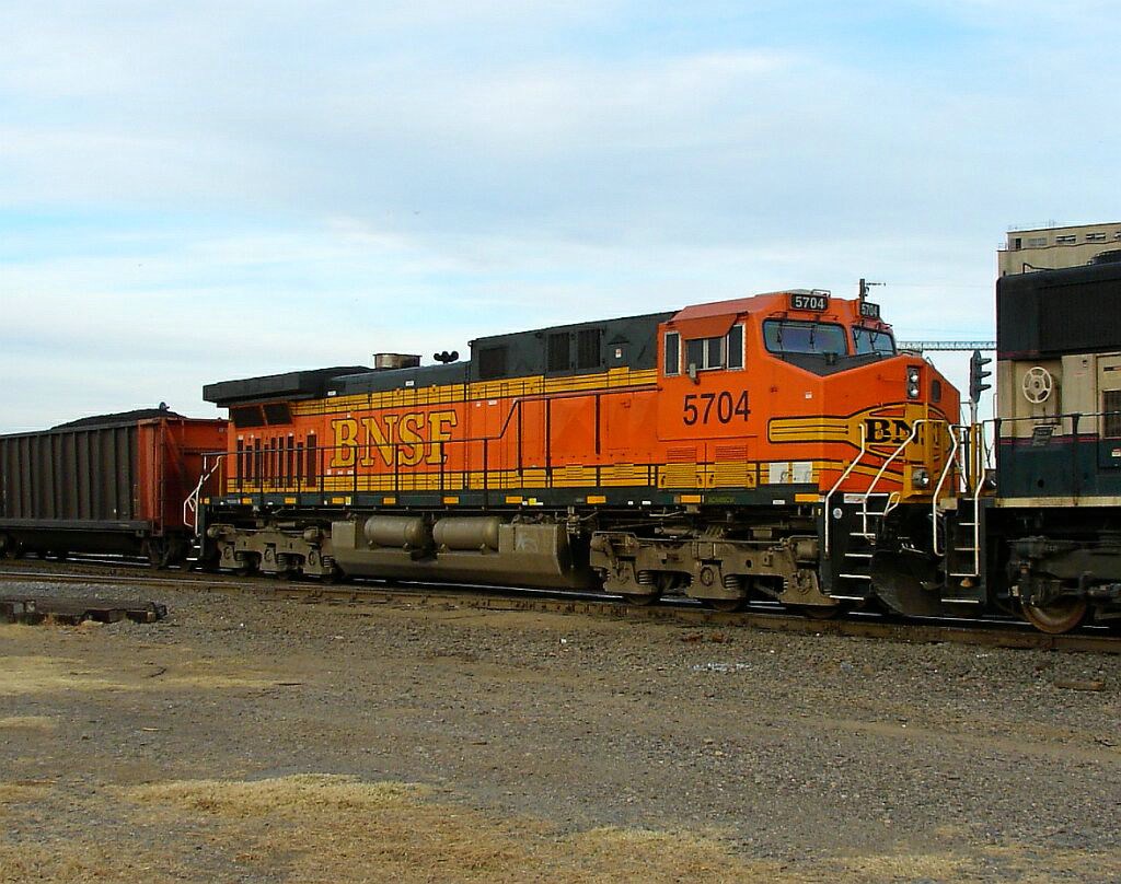 BNSF 5704